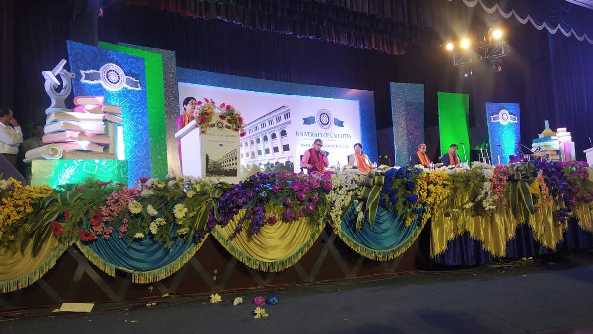 Protests force Governor to leave Calcutta varsity convocation venue ...