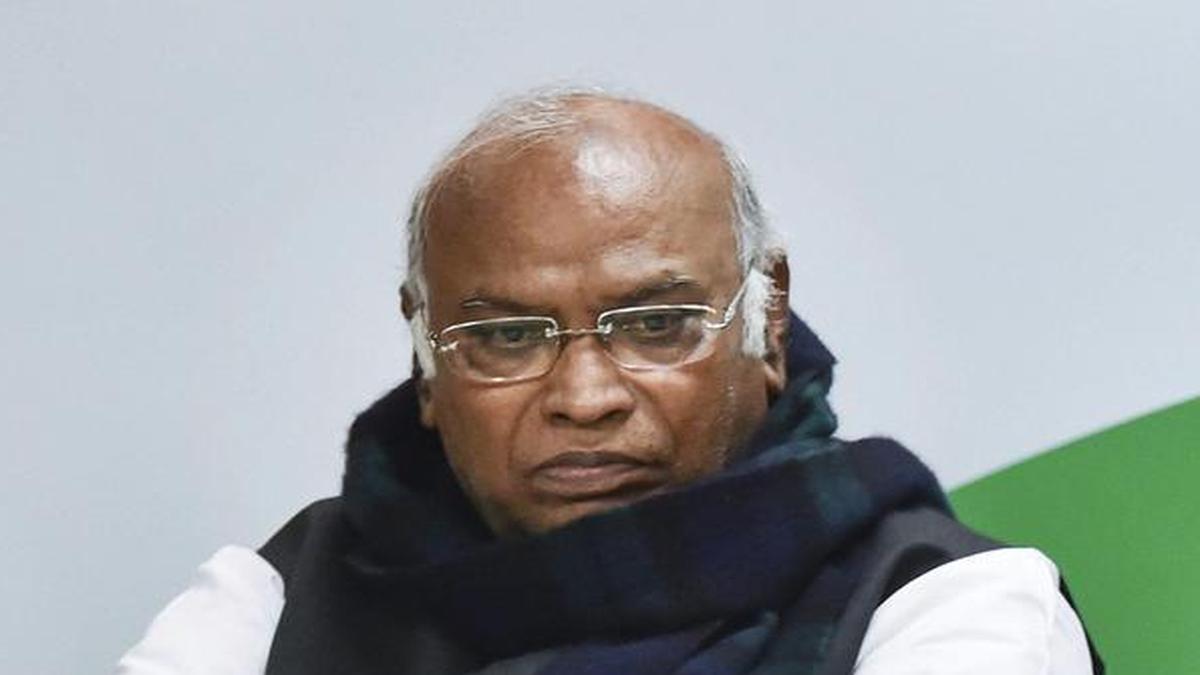 Alok Verma ouster: Mallikarjun Kharge asks Narendra Modi to make CVC report public - The Hindu