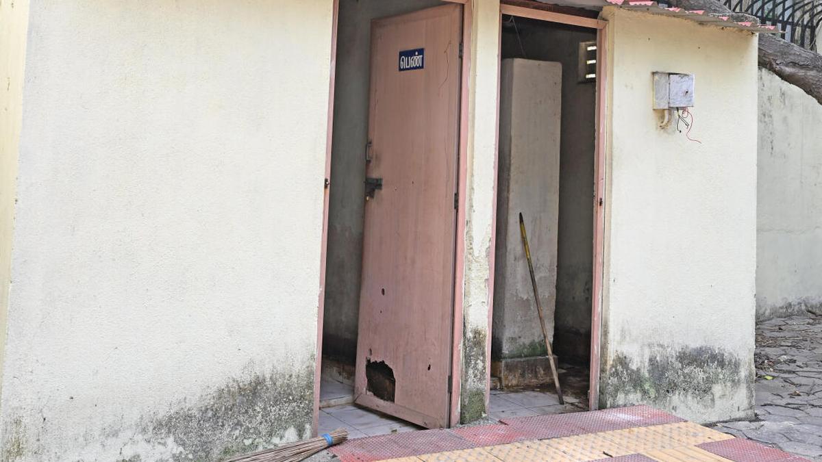 Visitors to Chennai Collectorate raise a stink over poor condition of ...