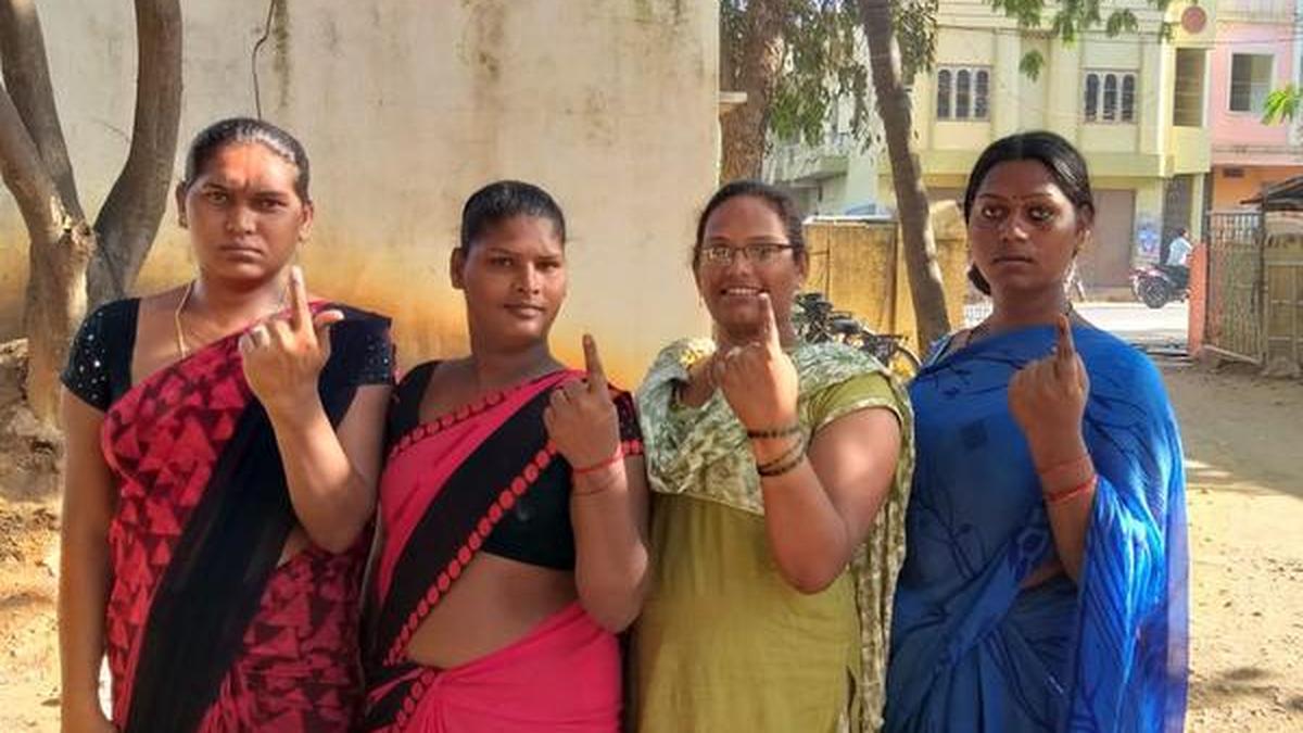 Social Justice Ministry to give financial aid to trans people - The Hindu