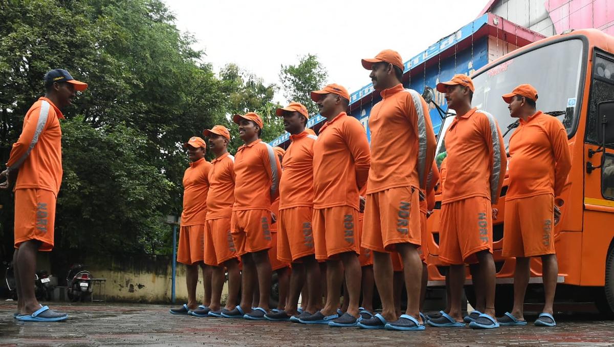 Cyclone Michaung | T.N. Ministers review precautionary measures; NDRF, SDRF personnel positioned ...