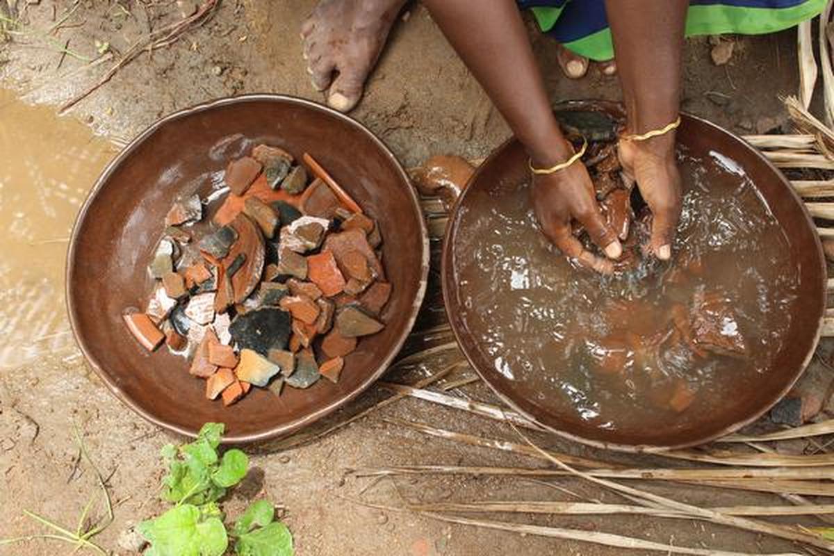 Documenting the hands behind the Keeladi excavations - The Hindu