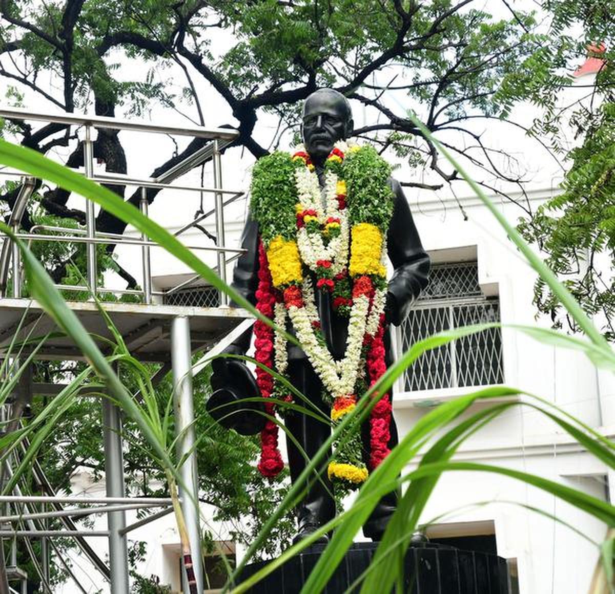 TN govt. to install Pennycuick’s statue in UK, says CM - The Hindu