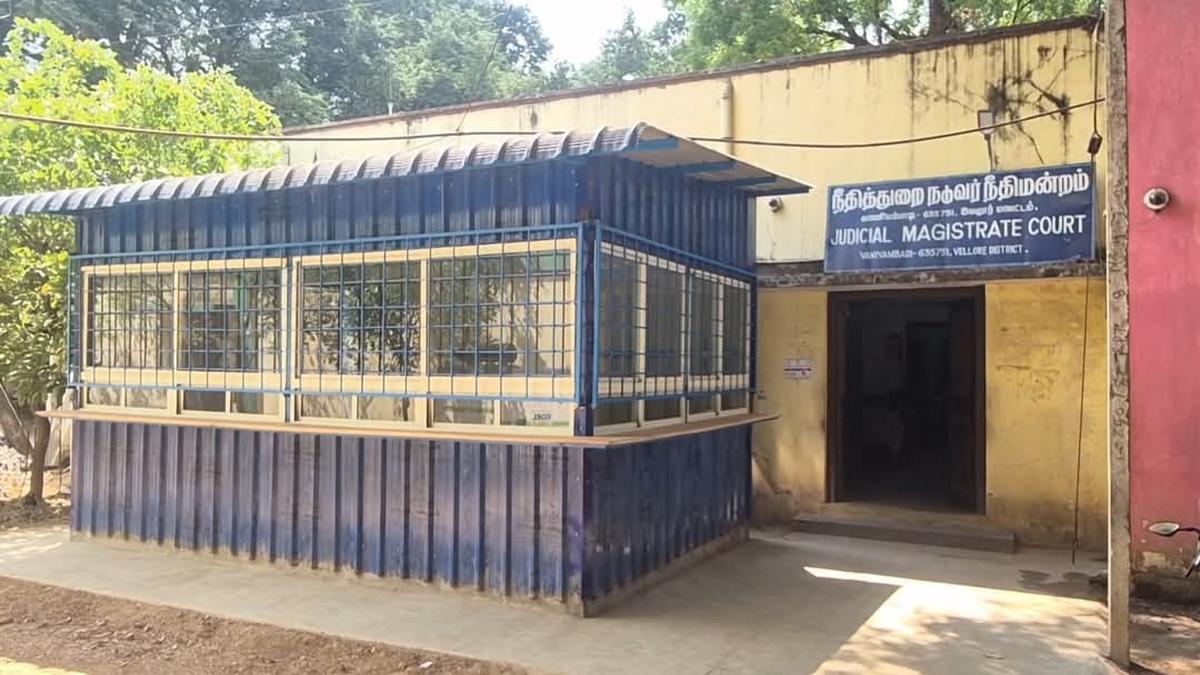 Advocates begin indefinite boycott of courts in Vaniyambadi demanding ...