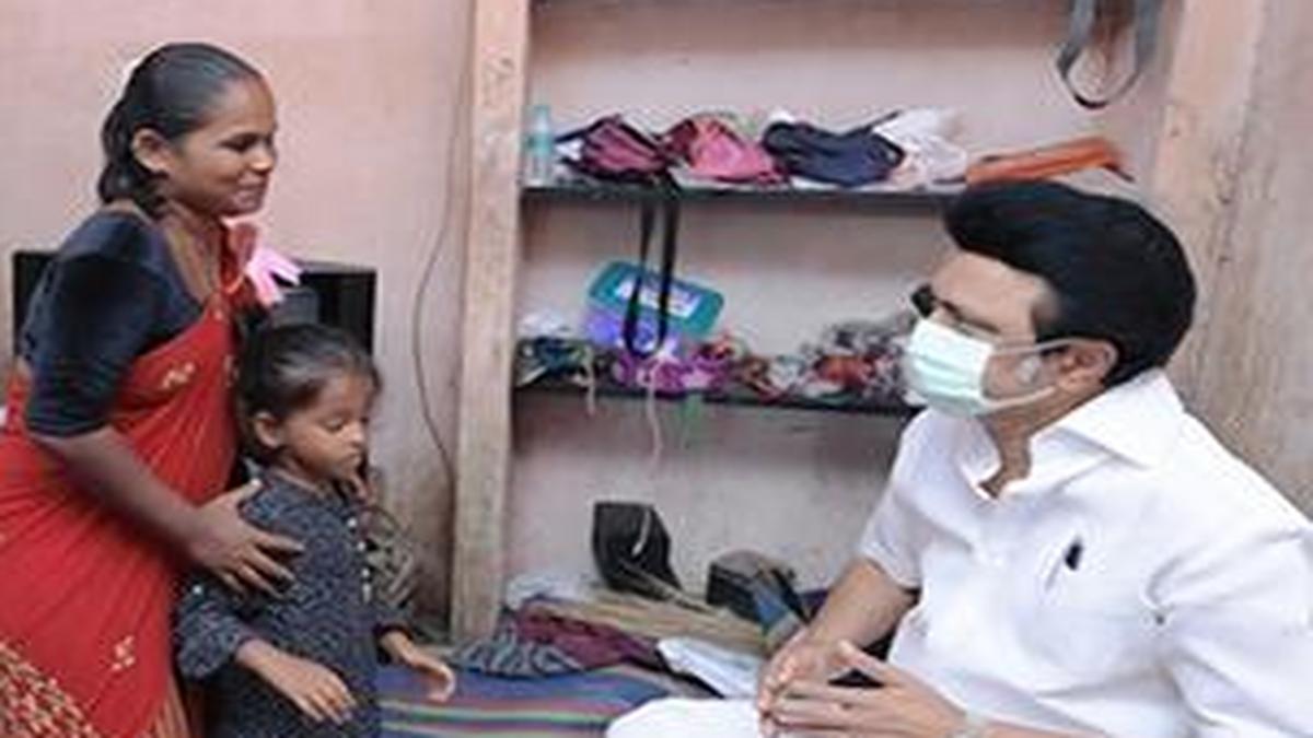 CM gives away welfare aid to members of Irula, Narikurava communities ...