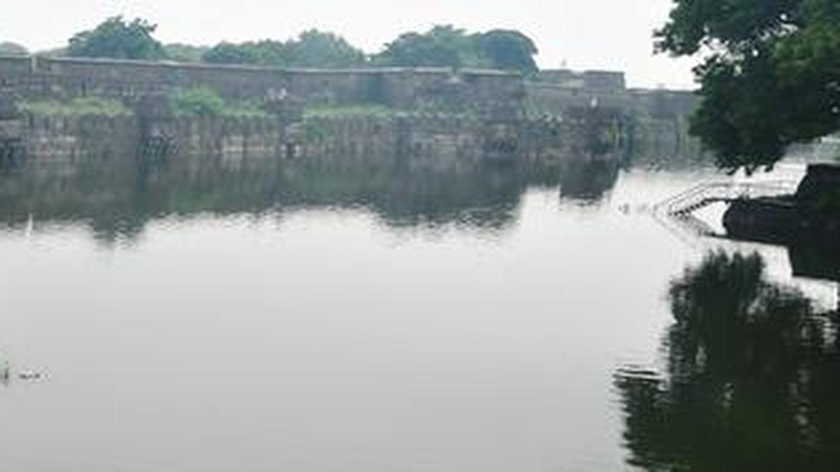 Moat in Vellore Fort filling up fast - The Hindu