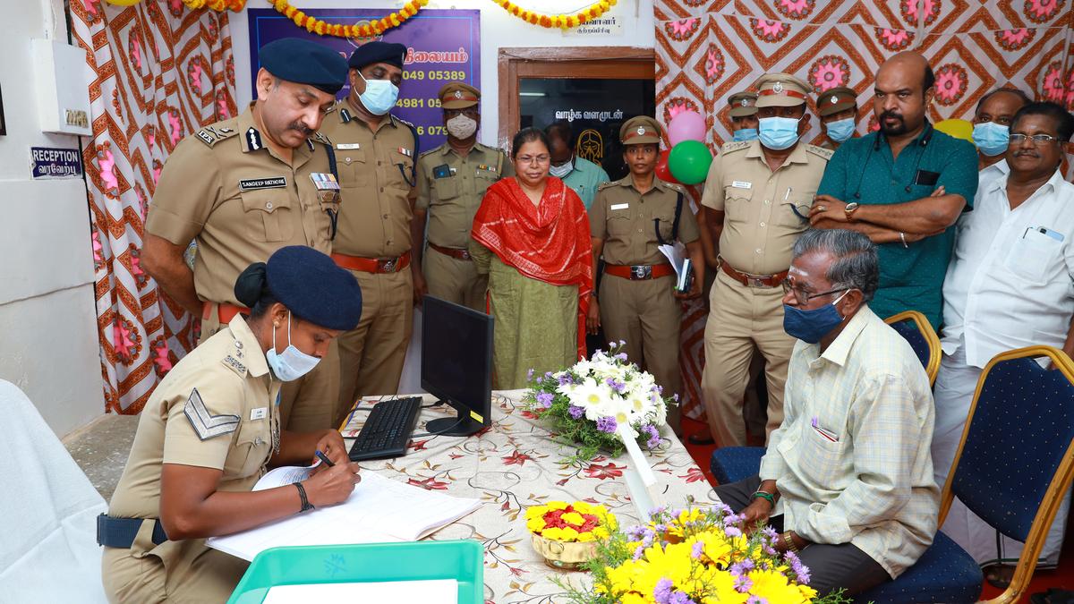 Reception desks set up at police stations in Avadi Commissionerate ...