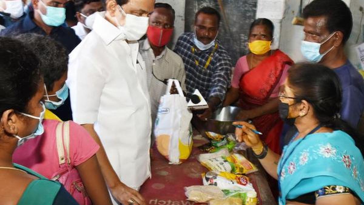 TN CM visits ration shops, inspects distribution of Pongal gifts - The ...