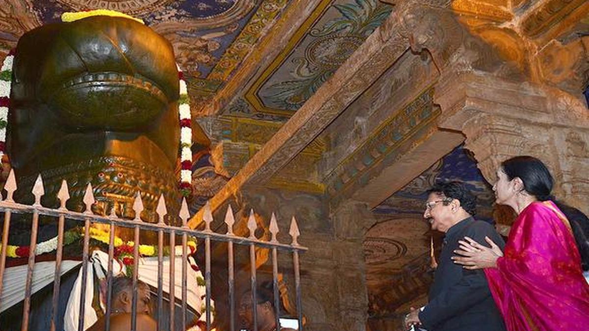 Governor visits Big Temple - The Hindu