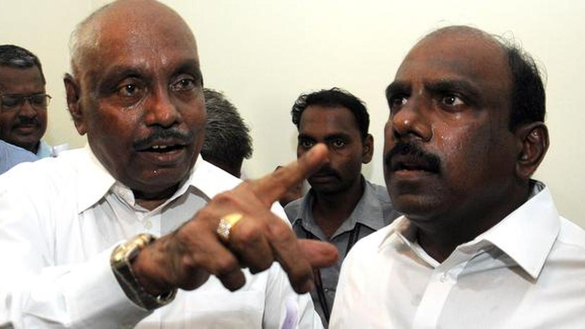 Former speaker P.H. Pandian hits out at Sasikala - The Hindu
