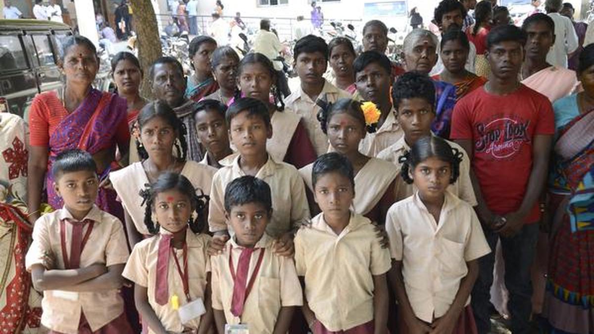 Irula children, parents stage protest at taluk office - The Hindu