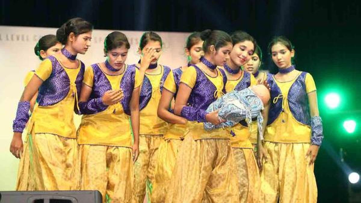 Dance teams dazzle at SRM Milan 2017 - The Hindu