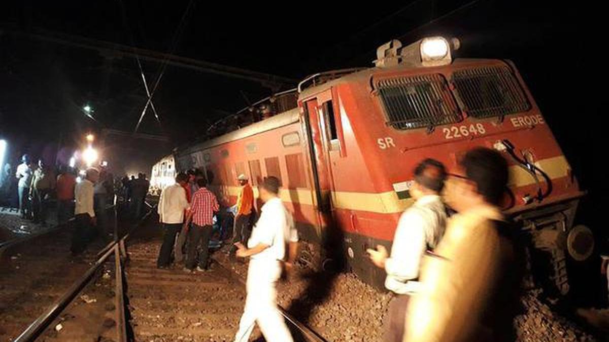 Yercaud Express derails at Arakkonam junction - The Hindu