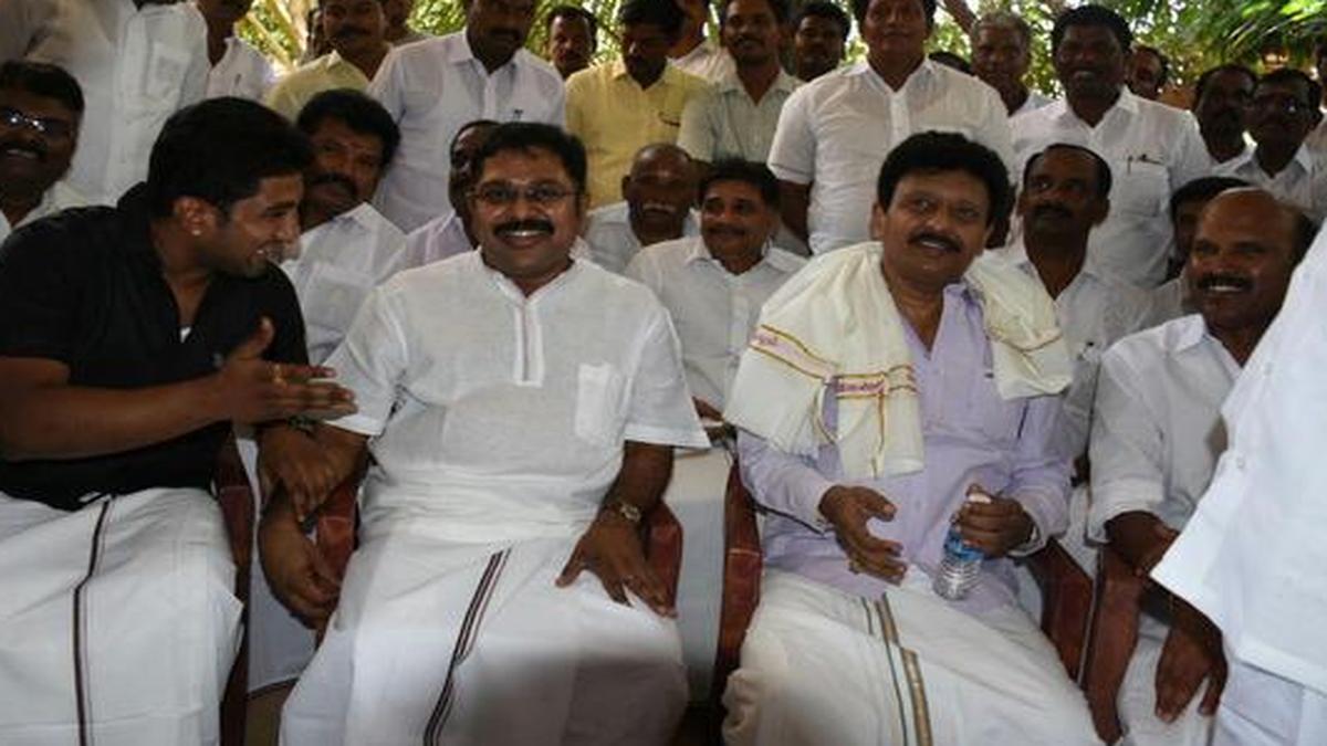 Dhinakaran, Divakaran close ranks; EPS hopeful of merger - The Hindu