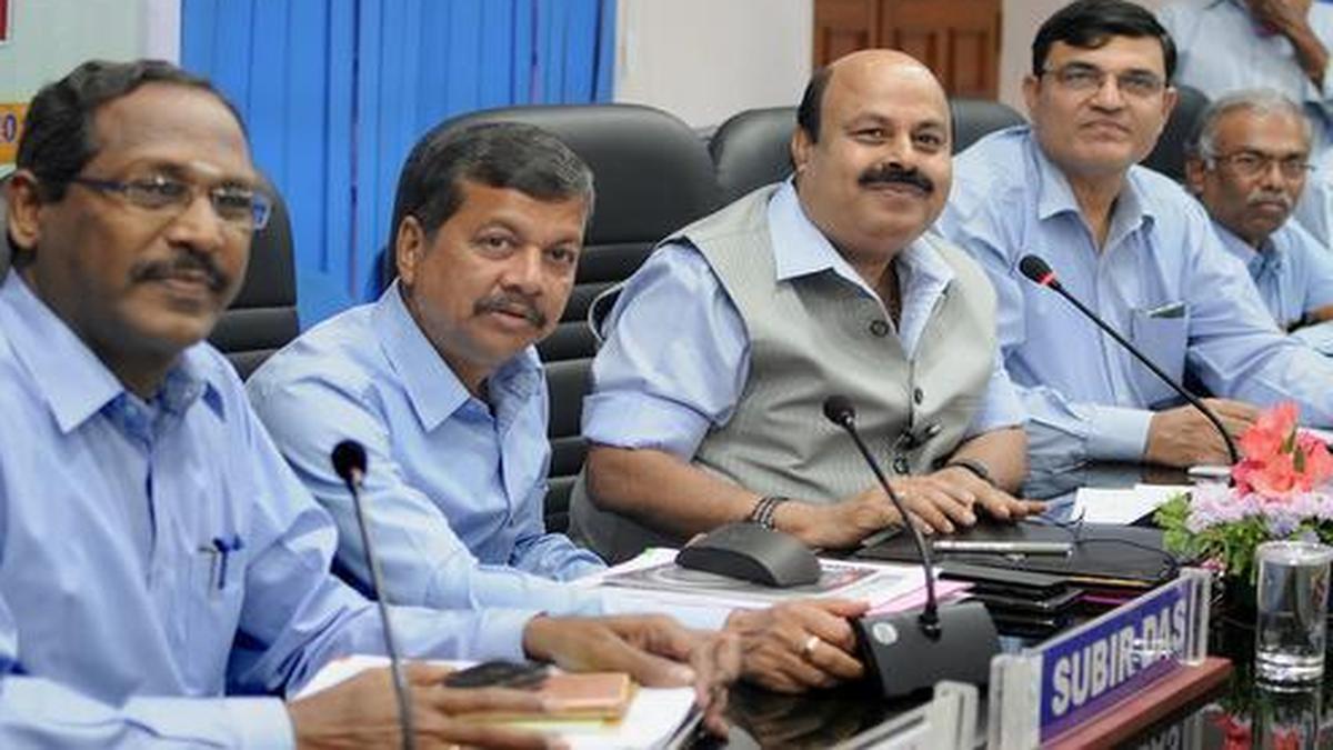 NLCIL wins bid to set up 709 MW solar power project in State - The Hindu