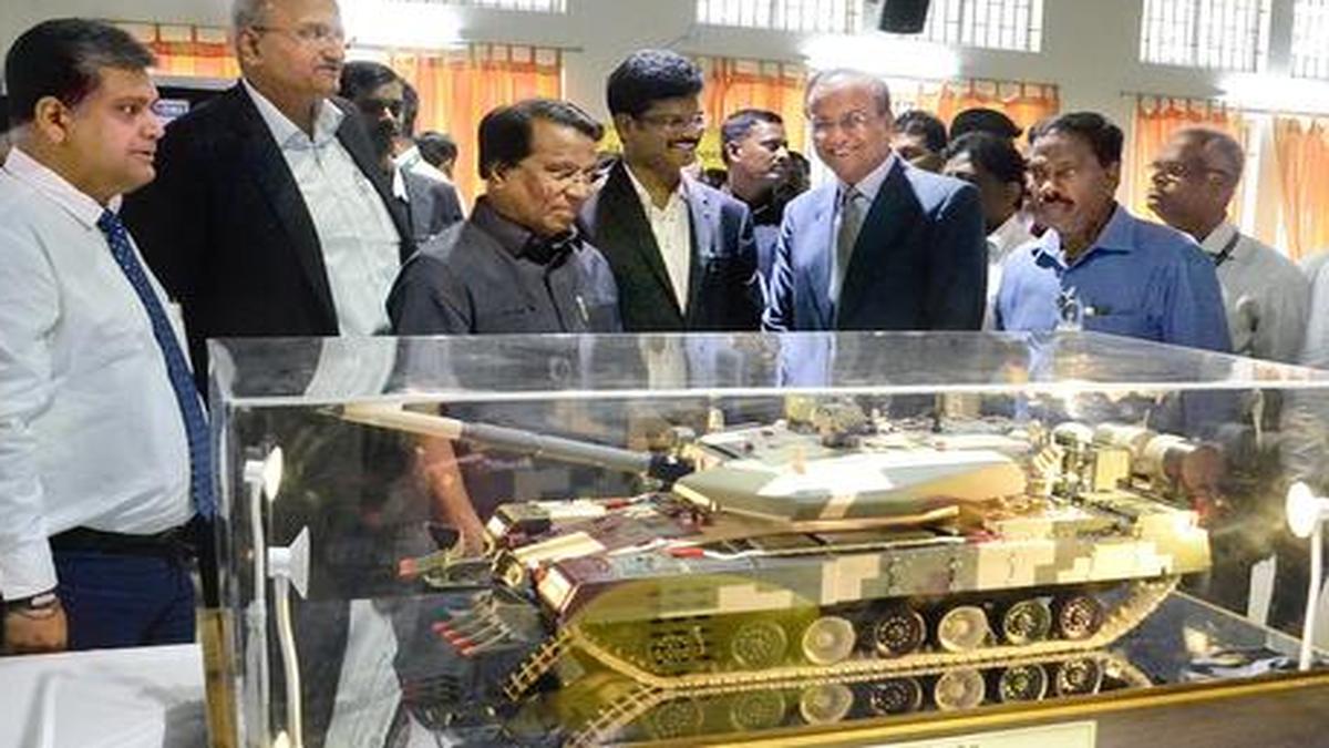 Robowar hogs limelight at VIT fest - The Hindu