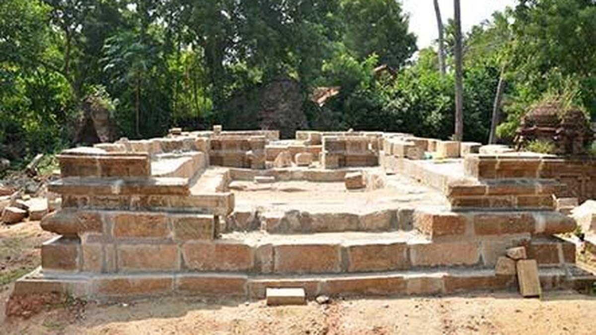 Renovation of 1,000-year-old Chola era temple halted - The Hindu