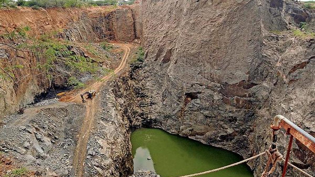 Two crushed under boulder in quarry - The Hindu