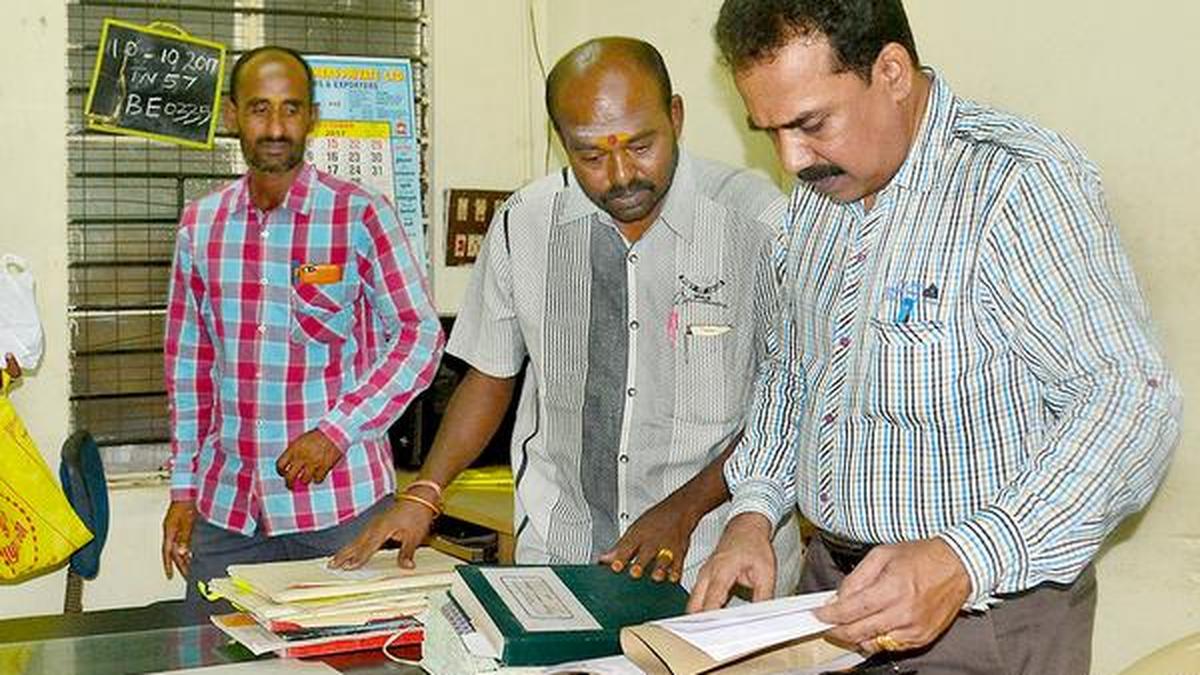 ₹14 lakh seized in DVAC raids - The Hindu