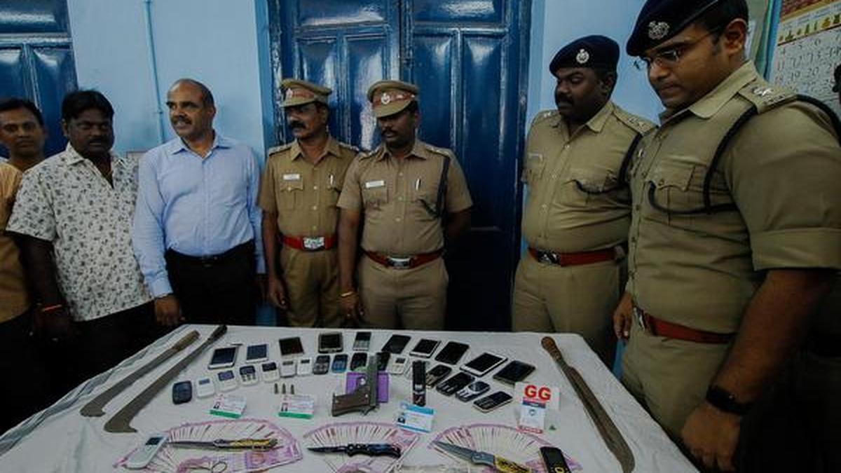 Gang involved in extortion arrested - The Hindu