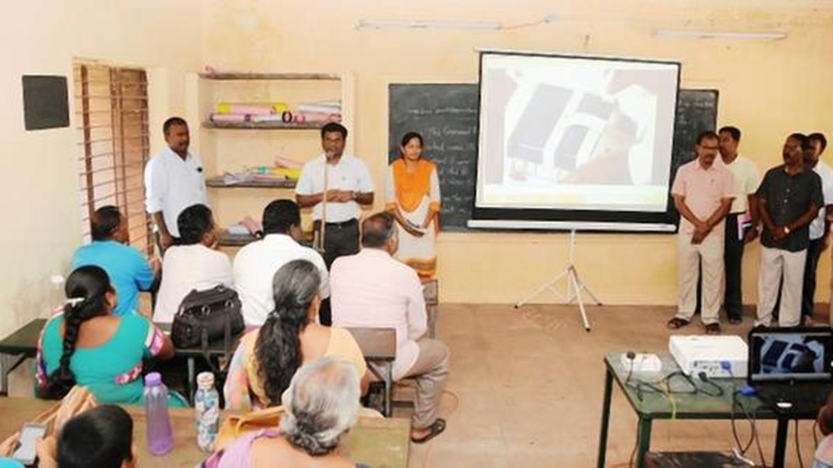 Booth-level polling officers given hands-on training - The Hindu