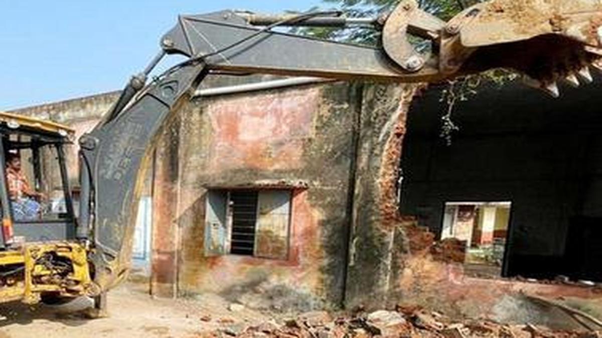 Demolition of unsafe school buildings begins - The Hindu