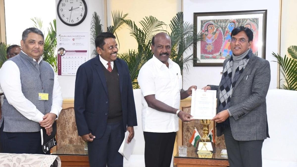 Ma. Subramanian submits memorandum with 11 demands to Union Health ...