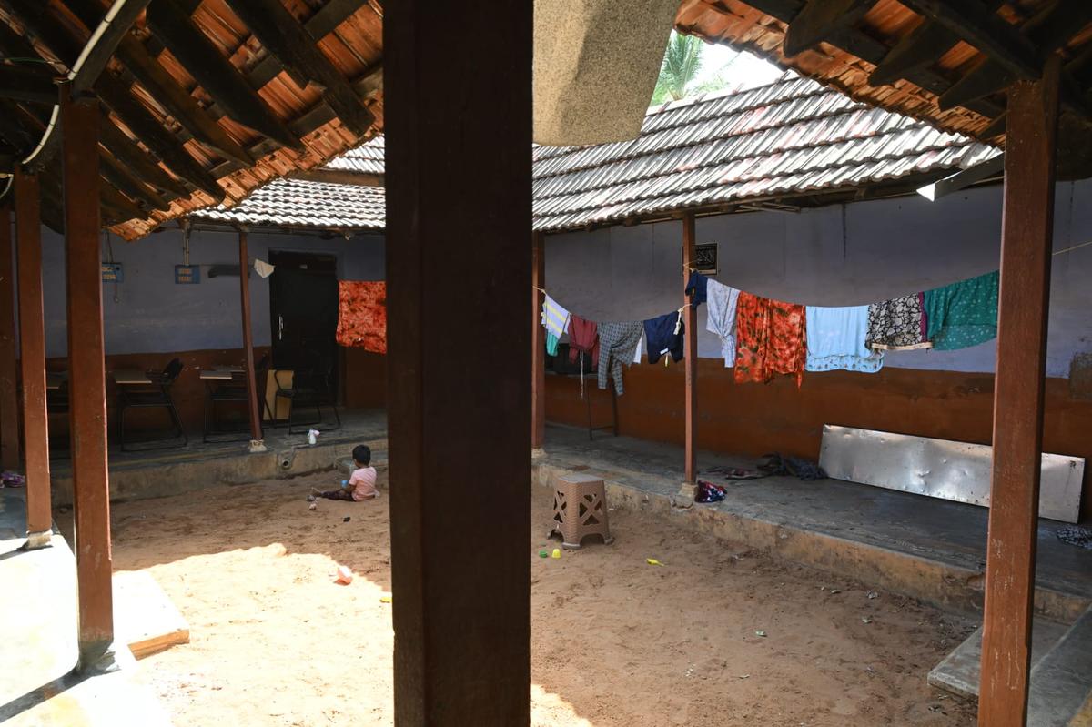 Traditional houses in Muslim neighborhoods of Udangudi survive against ...