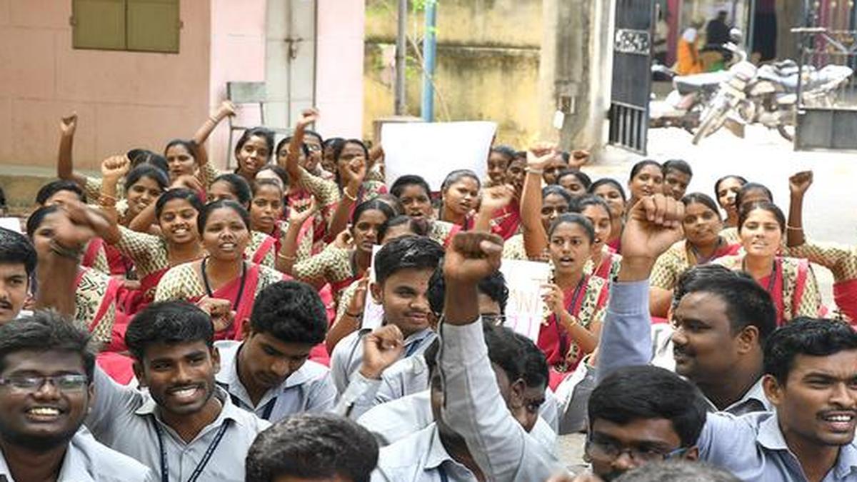 Students protest lack of safety in hostel premises - The Hindu