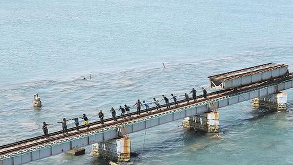 Railways to build a new Pamban bridge - The Hindu