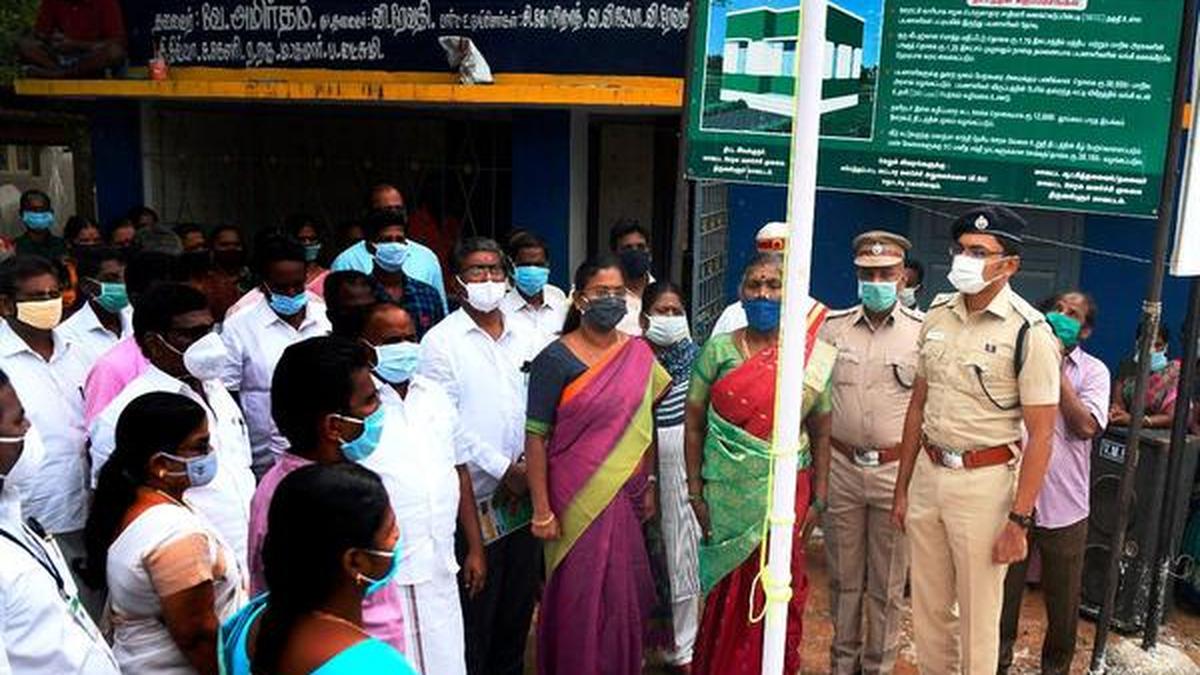 Tamil Nadu Dalit panchayat president finally hoists national flag - The ...