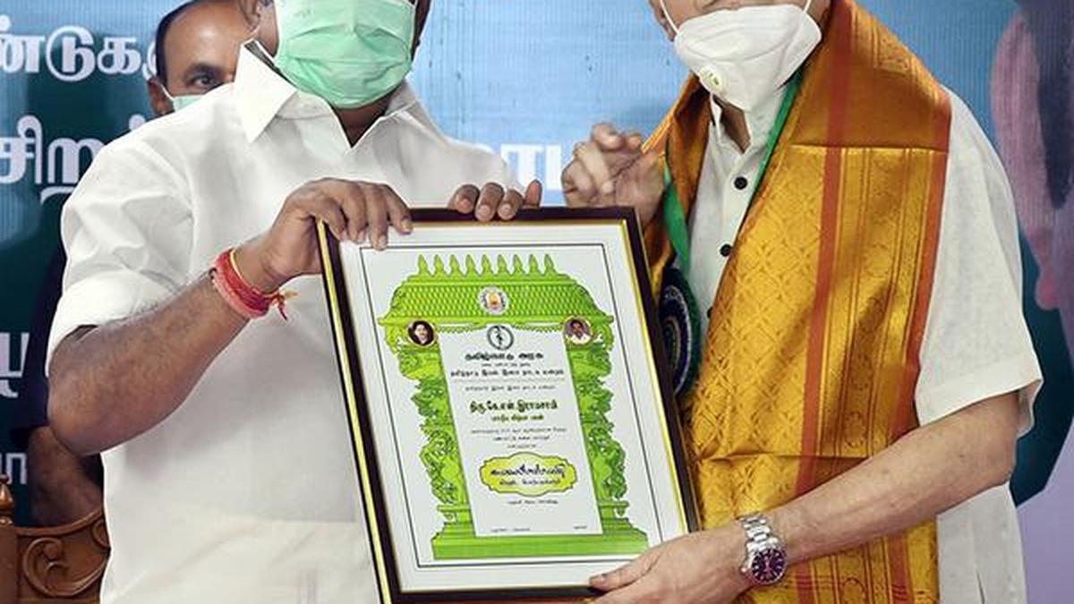 CM gives away Kalaimamani awards to 128 artistes - The Hindu