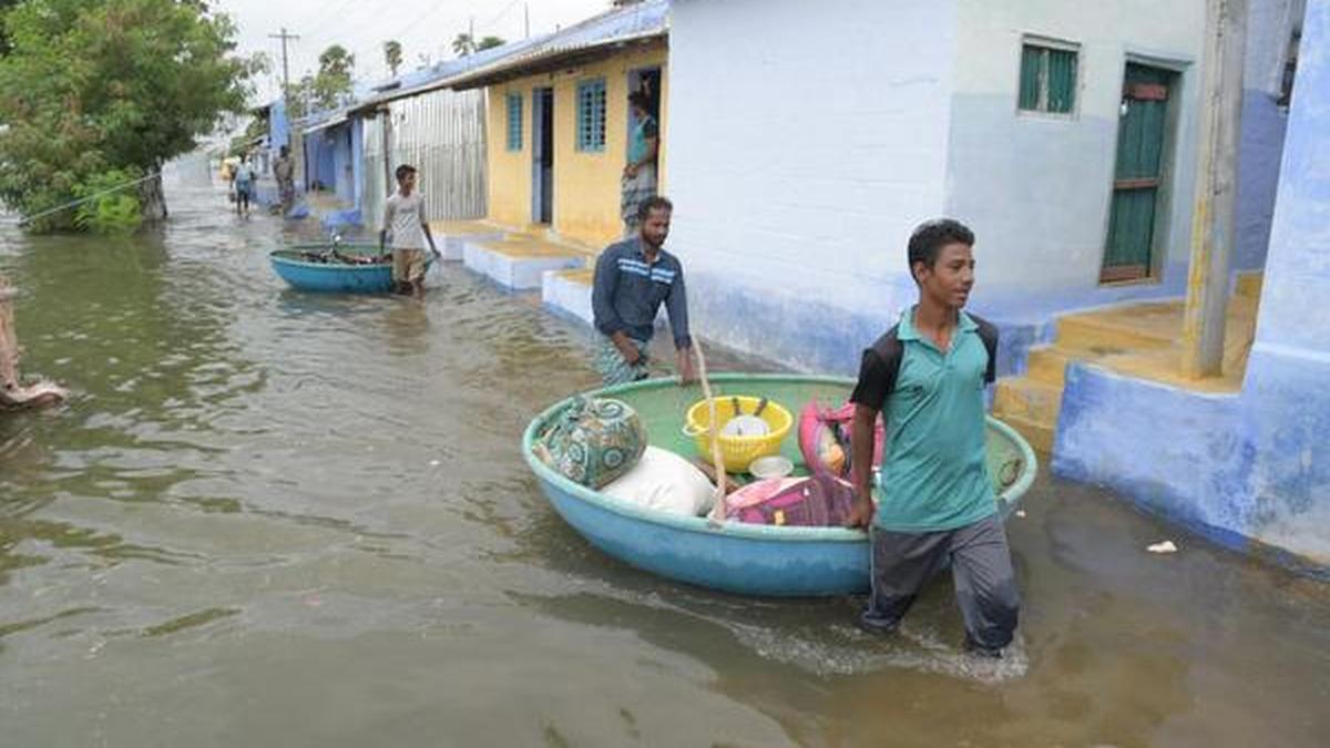 Cauvery in spate, causes floods in Erode district - The Hindu