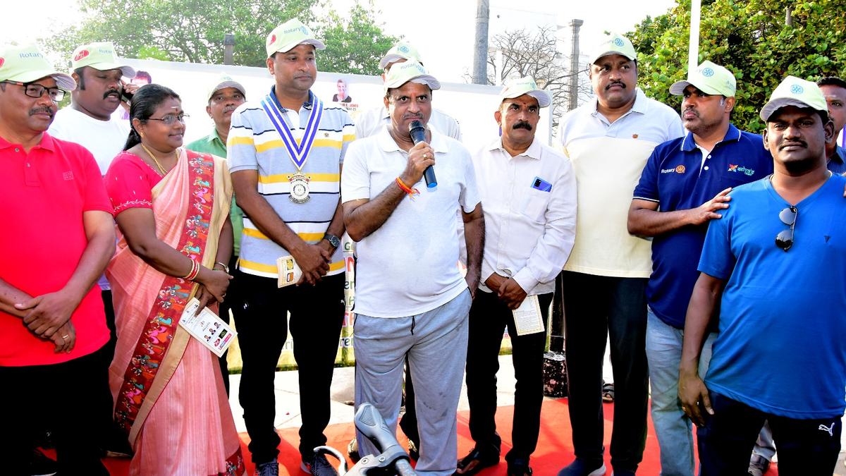 Over 200 participants take out rally to promote millets - The Hindu