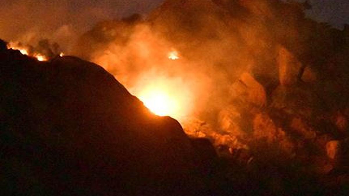 Minor fire breaks out on hill near Kagithapattarai - The Hindu