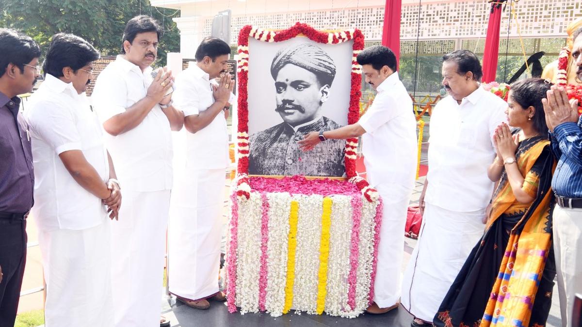 Stalin unveils statues of freedom fighters Kattabomman, Marudhu ...