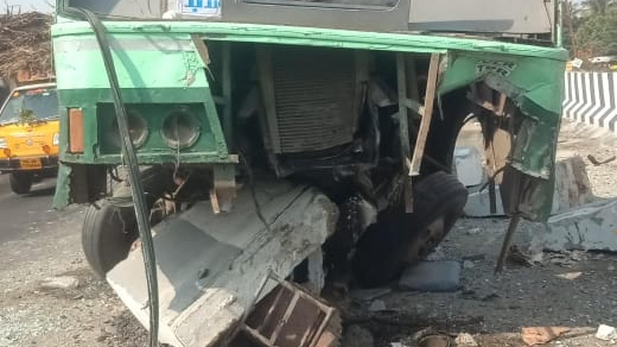 Over 10 commuters injured in bus accident near Ambur - The Hindu