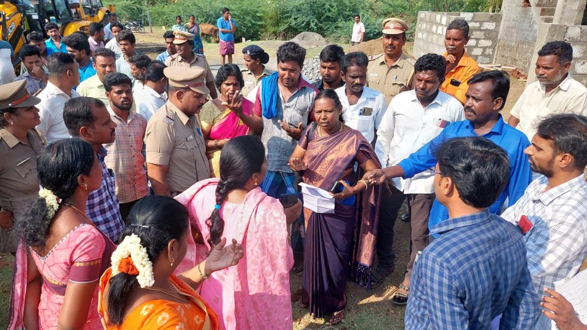 Encroachments removed on girivalam path in Tiruvannamalai - The Hindu