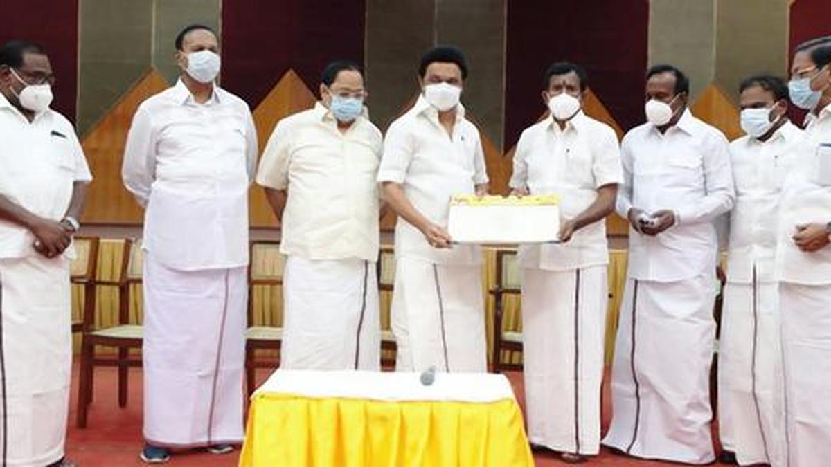 AIADMK’s former MP, ex-Minister join the DMK - The Hindu