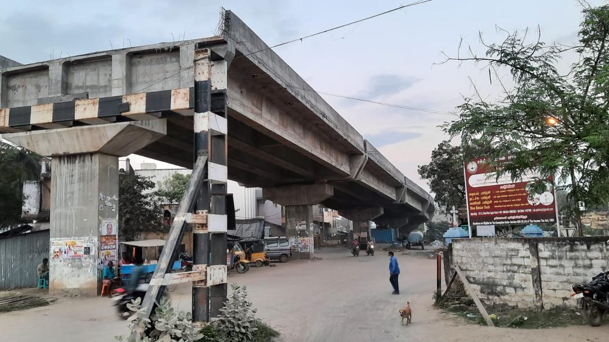 Residents want road overbridge work at Polur to be expedited - The Hindu