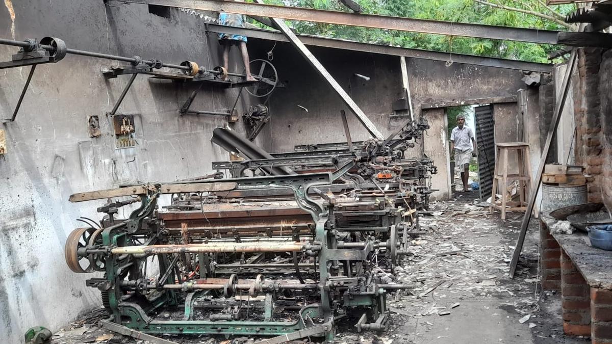 Decades-old handloom machines gutted near Arakkonam - The Hindu