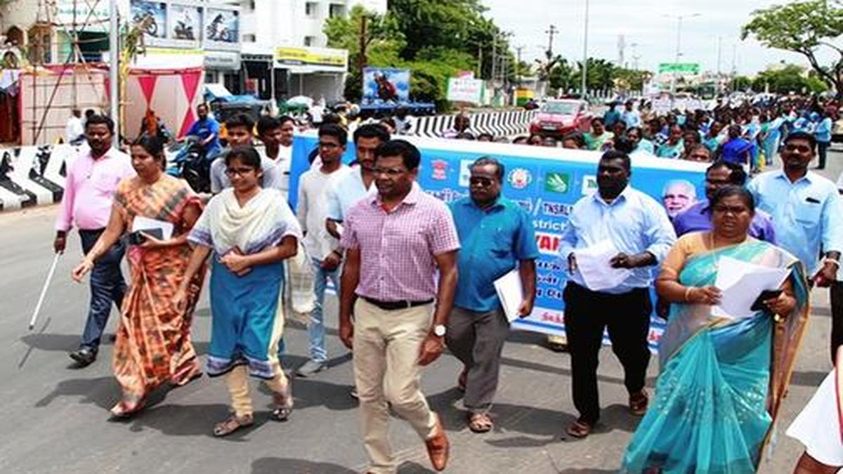 Water conservation awareness rally held - The Hindu
