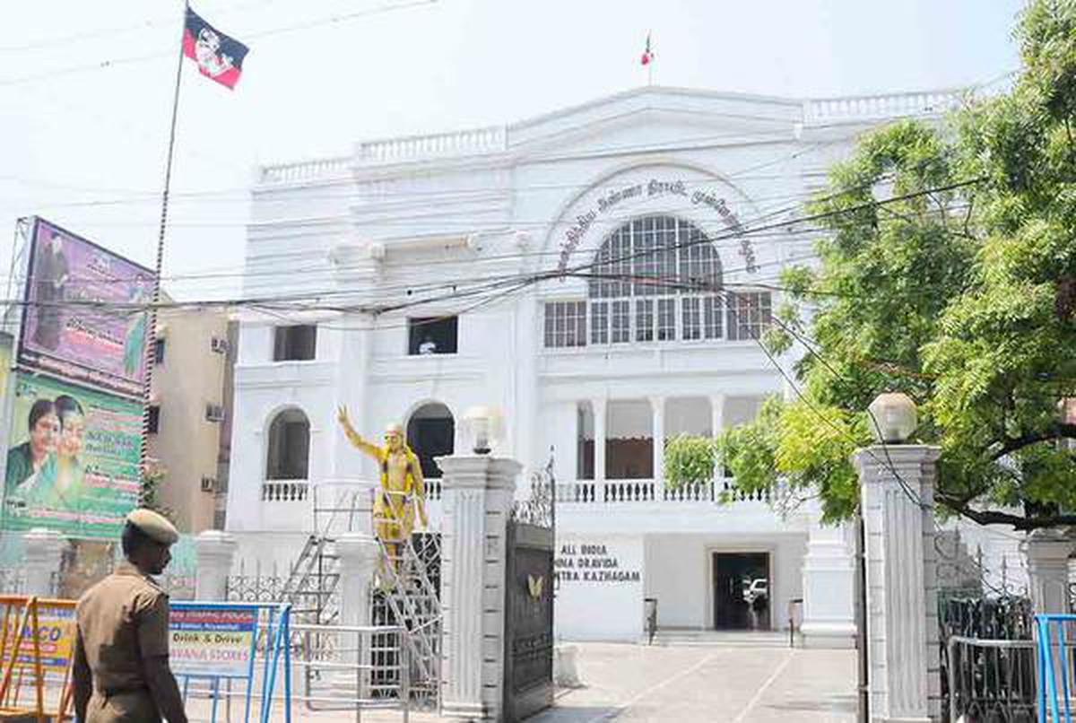 AIADMK headquarters to be named after MGR - The Hindu