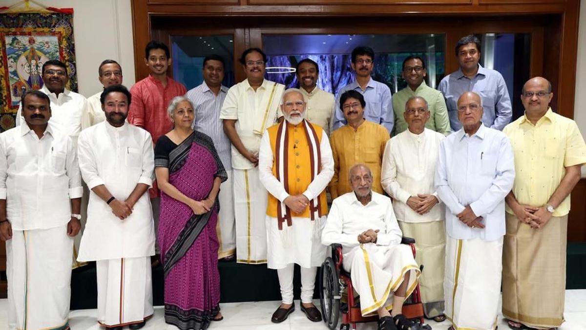 Vummidi Bangaru Chetty family that made Sengol in 1947 felicitated at ...