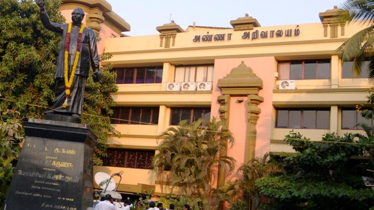 DMK, AIADMK top earners among regional parties: report - The Hindu