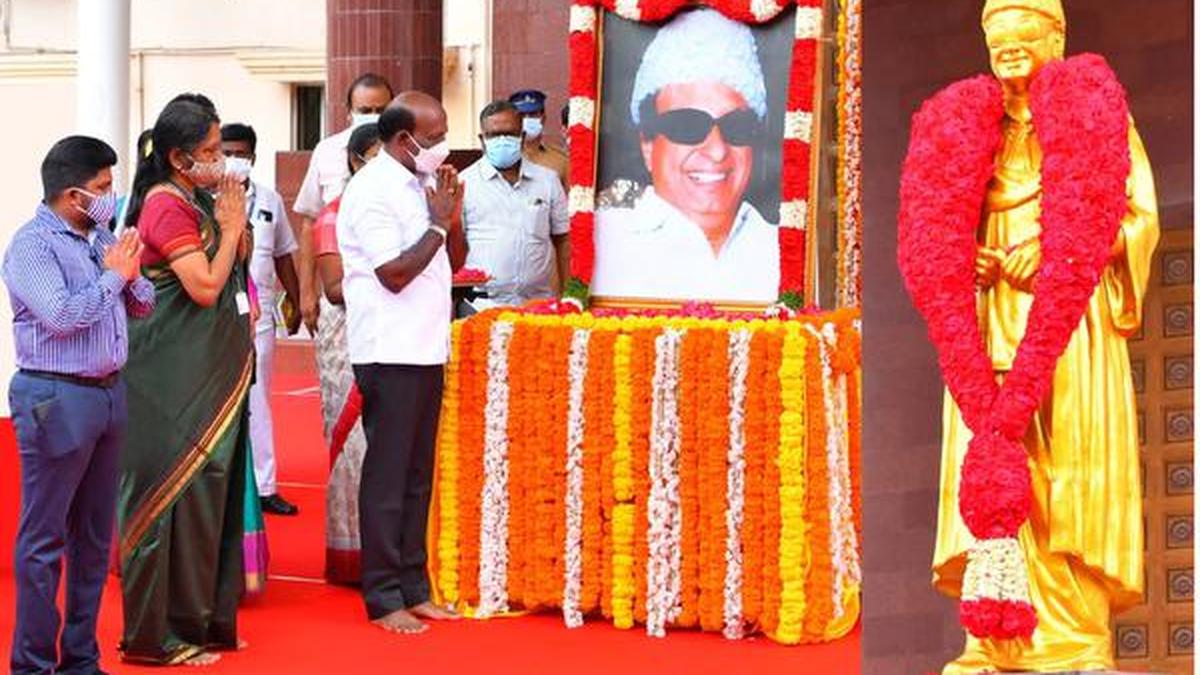 Health Minister pays tributes to MGR - The Hindu