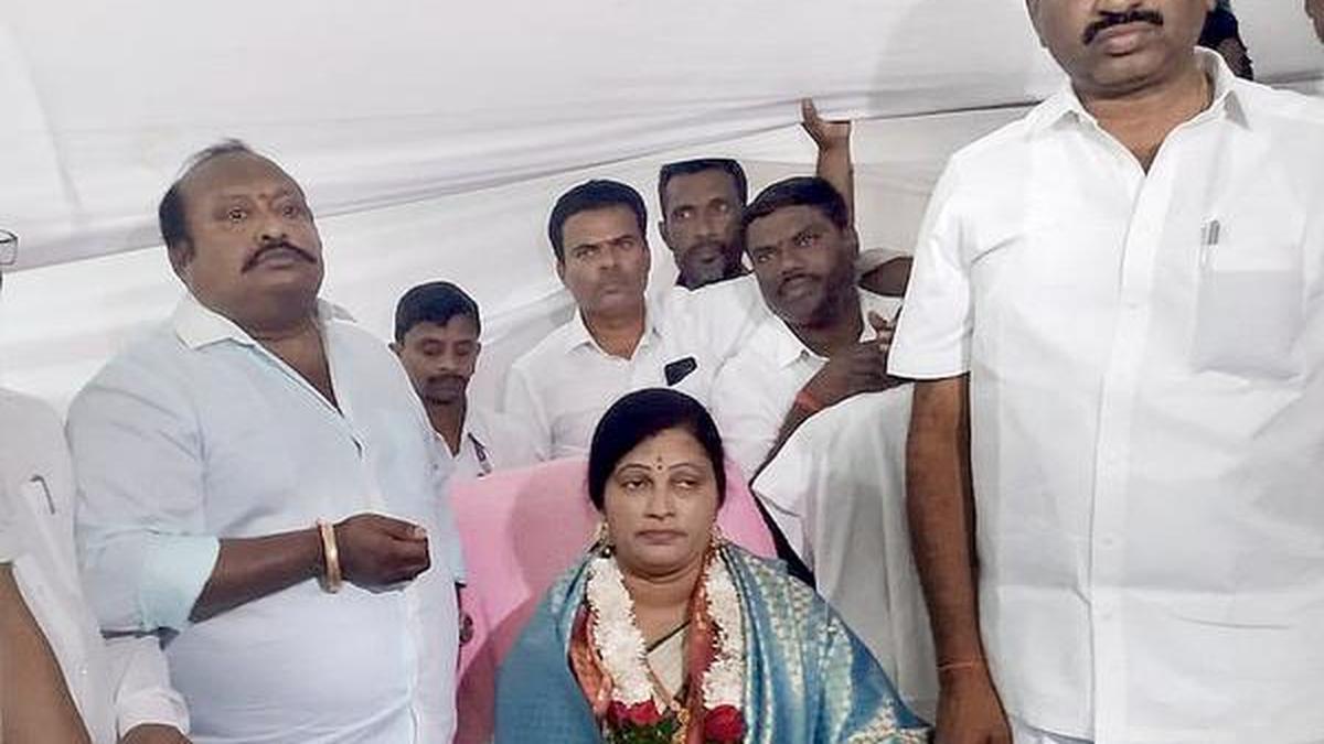 Karimnagar Deputy Mayor takes charge - The Hindu