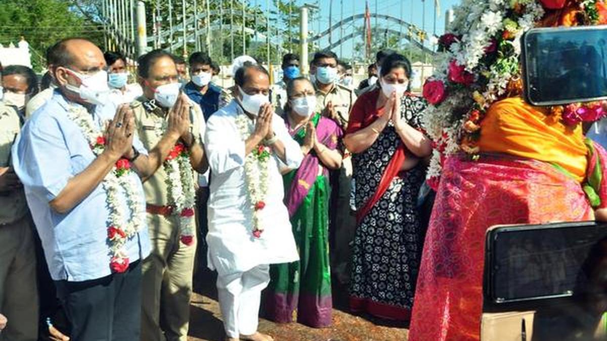 Medaram arrangements reviewed - The Hindu