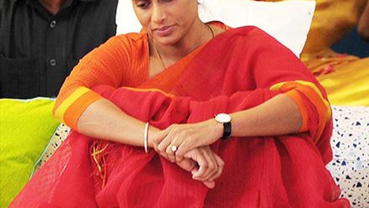 Y.S. Sharmila picked up by police, dropped at home - The Hindu