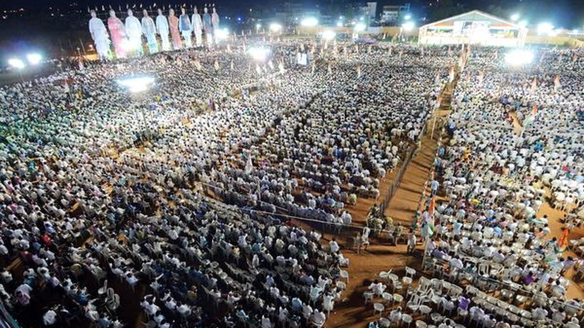 A sea of crowd at Congress ‘Praja Garjana’ in Sangareddy - The Hindu